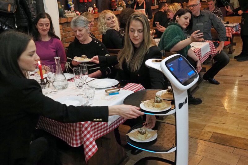 5-Robot konobar - Gric gric